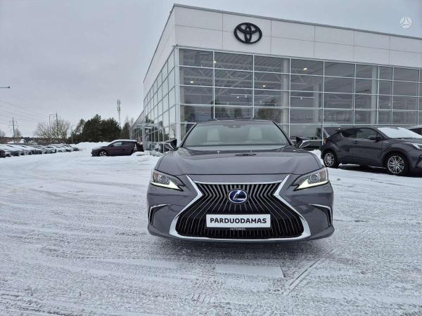 Grey Lexus ES 300 H 2020 in Panevezys, with an engine capacity of 2.49 L and mileage of 247 thousand km for 20900 €, photo 2 on AUTOMOTO.COM.LV