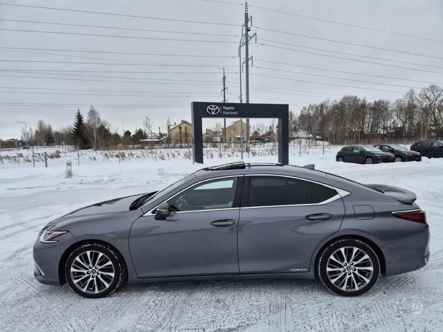 Pelēks Lexus ES 300 H 2020 Panevēža, ar dzinēja tilpumu 2.49 L un nobraukumu 247 tūkst. km par 20900 €, foto 8 vietnē AUTOMOTO.COM.LV