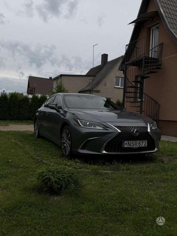 Pelēks Lexus ES 300 H 2020 Kauņa, ar dzinēja tilpumu 2.49 L un nobraukumu 260 tūkst. km par 21000 €, foto 1 vietnē AUTOMOTO.COM.LV
