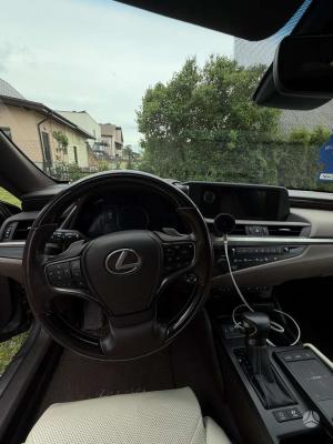 Pelēks Lexus ES 300 H 2020 Kauņa, ar dzinēja tilpumu 2.49 L un nobraukumu 260 tūkst. km par 21000 €, foto 6 vietnē AUTOMOTO.COM.LV