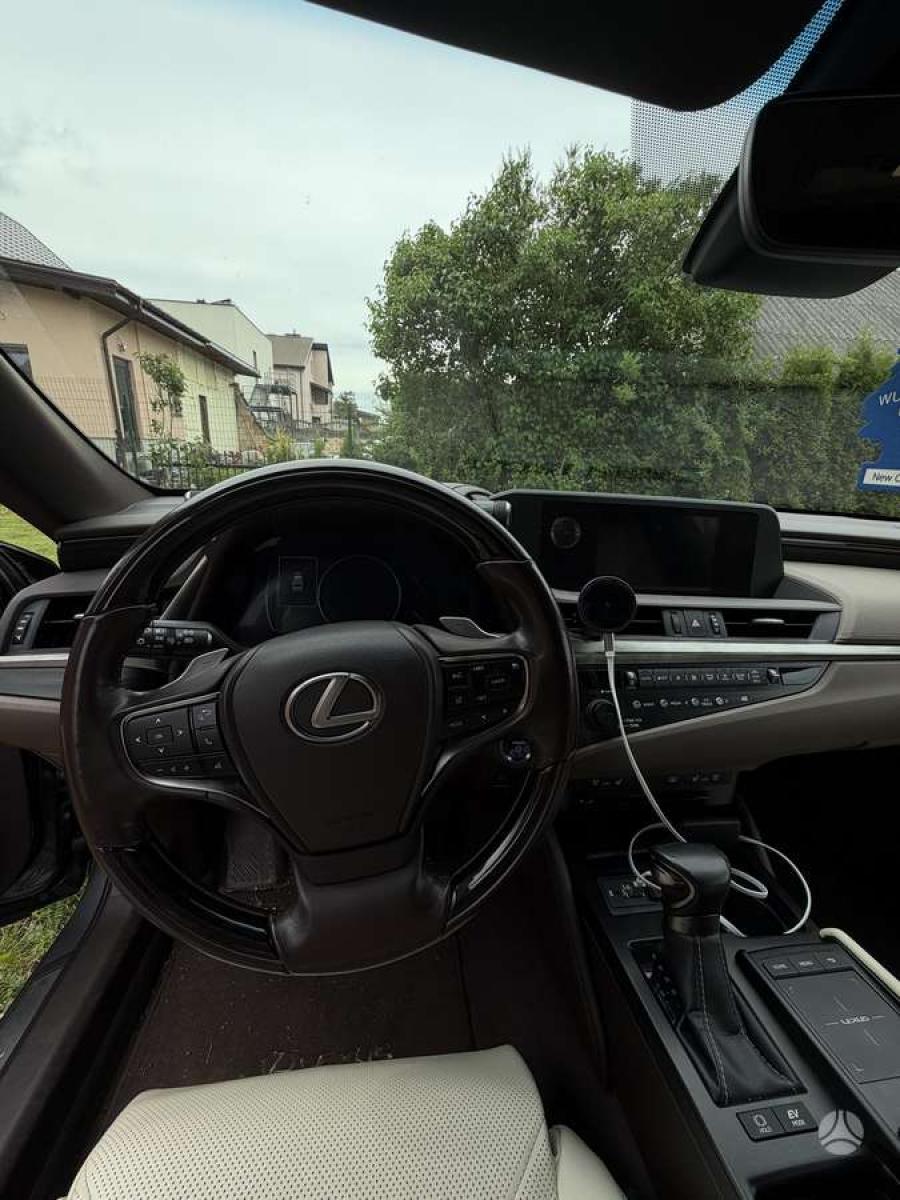 Pelēks Lexus ES 300 H 2020 Kauņa, ar dzinēja tilpumu 2.49 L un nobraukumu 260 tūkst. km par 21000 €, foto 6 vietnē AUTOMOTO.COM.LV