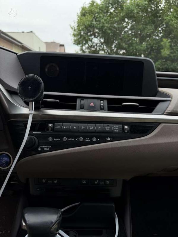 Pelēks Lexus ES 300 H 2020 Kauņa, ar dzinēja tilpumu 2.49 L un nobraukumu 260 tūkst. km par 21000 €, foto 6 vietnē AUTOMOTO.COM.LV