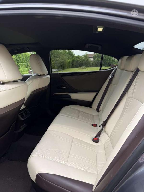 Pelēks Lexus ES 300 H 2020 Kauņa, ar dzinēja tilpumu 2.49 L un nobraukumu 260 tūkst. km par 21000 €, foto 7 vietnē AUTOMOTO.COM.LV