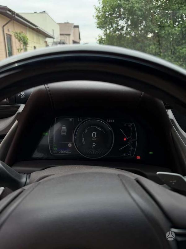 Pelēks Lexus ES 300 H 2020 Kauņa, ar dzinēja tilpumu 2.49 L un nobraukumu 260 tūkst. km par 21000 €, foto 10 vietnē AUTOMOTO.COM.LV