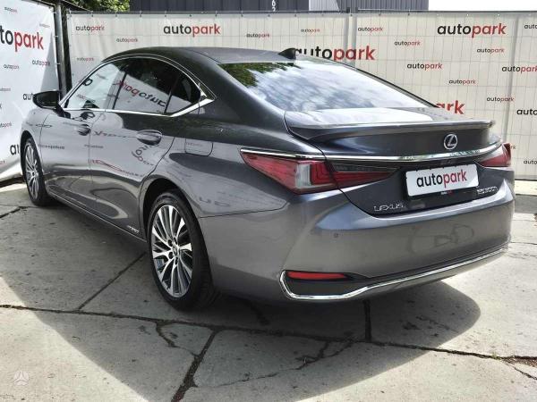 Pelēks Lexus ES 300 H 2021 Viļņa, ar dzinēja tilpumu 2.49 L un nobraukumu 82 tūkst. km par 37900 €, foto 5 vietnē AUTOMOTO.COM.LV
