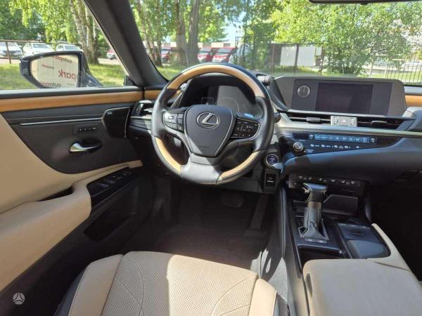 Pelēks Lexus ES 300 H 2021 Viļņa, ar dzinēja tilpumu 2.49 L un nobraukumu 99 tūkst. km par 34900 €, foto 7 vietnē AUTOMOTO.COM.LV