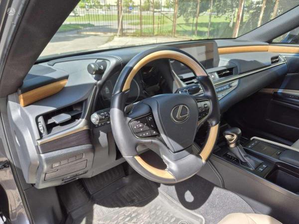 Pelēks Lexus ES 300 H 2021 Viļņa, ar dzinēja tilpumu 2.49 L un nobraukumu 99 tūkst. km par 34900 €, foto 9 vietnē AUTOMOTO.COM.LV