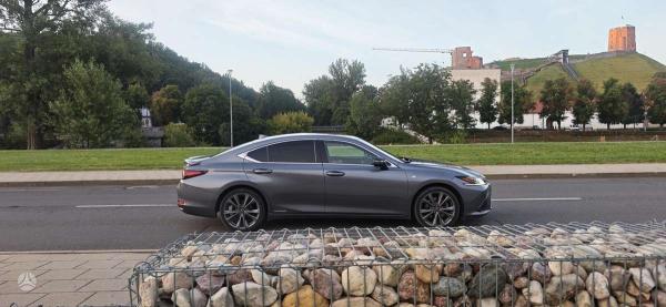 Pelēks Lexus ES 300 H 2021 Viļņa, ar dzinēja tilpumu 2.49 L un nobraukumu 131 tūkst. km par 29500 €, foto 3 vietnē AUTOMOTO.COM.LV