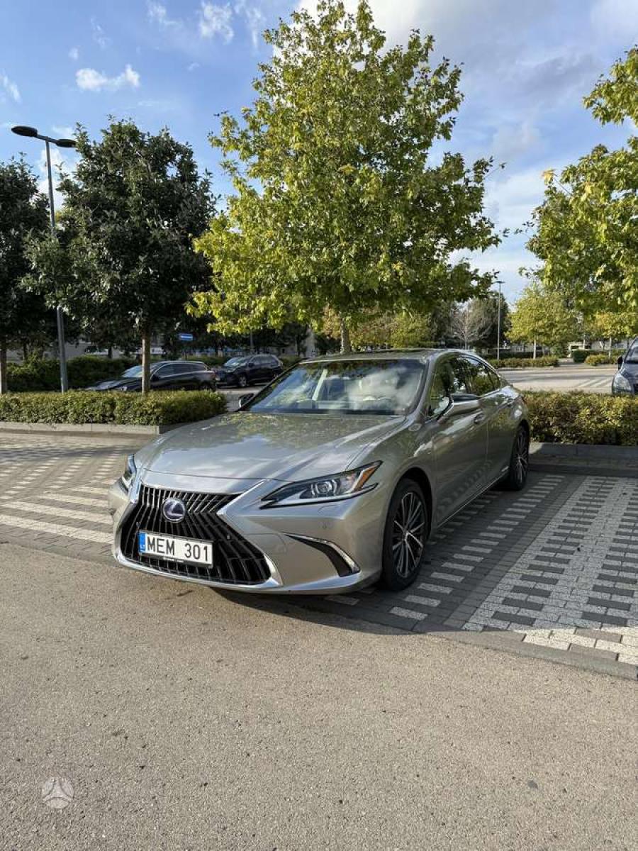 Pelēks Lexus ES 300 H 2022 Viļņa, ar dzinēja tilpumu 2.49 L un nobraukumu 67 tūkst. km par 35000 €, foto 1 vietnē AUTOMOTO.COM.LV