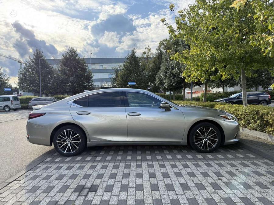 Pelēks Lexus ES 300 H 2022 Viļņa, ar dzinēja tilpumu 2.49 L un nobraukumu 67 tūkst. km par 35000 €, foto 6 vietnē AUTOMOTO.COM.LV