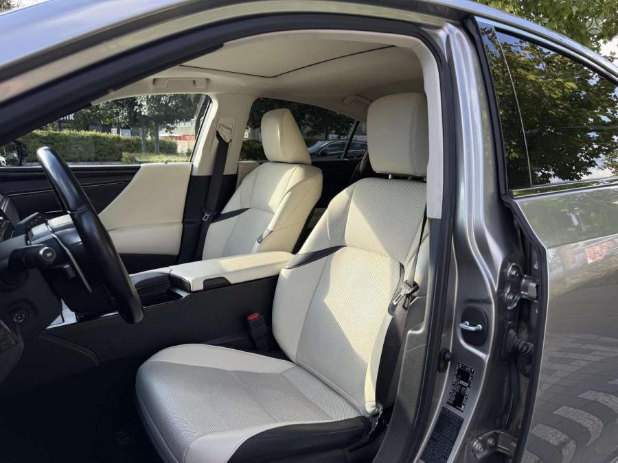 Pelēks Lexus ES 300 H 2022 Viļņa, ar dzinēja tilpumu 2.49 L un nobraukumu 67 tūkst. km par 35000 €, foto 7 vietnē AUTOMOTO.COM.LV