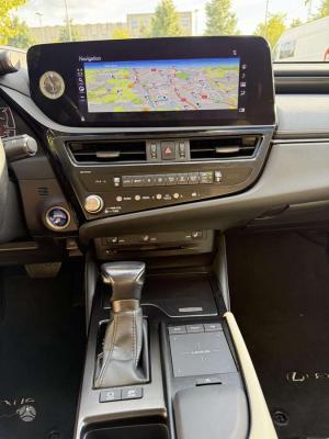 Pelēks Lexus ES 300 H 2022 Viļņa, ar dzinēja tilpumu 2.49 L un nobraukumu 67 tūkst. km par 35000 €, foto 9 vietnē AUTOMOTO.COM.LV