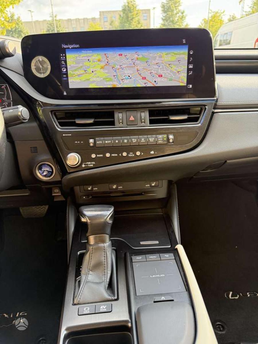 Pelēks Lexus ES 300 H 2022 Viļņa, ar dzinēja tilpumu 2.49 L un nobraukumu 67 tūkst. km par 35000 €, foto 9 vietnē AUTOMOTO.COM.LV