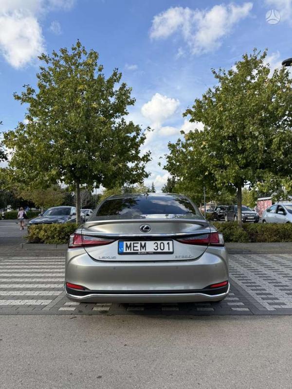 Pelēks Lexus ES 300 H 2022 Viļņa, ar dzinēja tilpumu 2.49 L un nobraukumu 67 tūkst. km par 35000 €, foto 11 vietnē AUTOMOTO.COM.LV