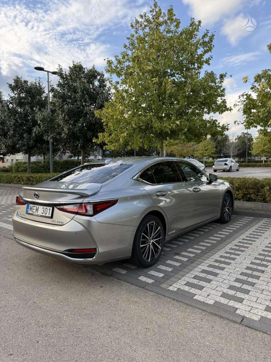 Pelēks Lexus ES 300 H 2022 Viļņa, ar dzinēja tilpumu 2.49 L un nobraukumu 67 tūkst. km par 35000 €, foto 16 vietnē AUTOMOTO.COM.LV
