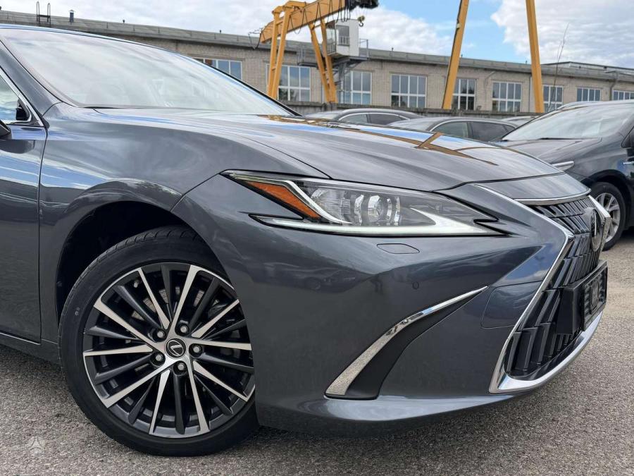 Pelēks Lexus ES 300 H 2023 Viļņa, ar dzinēja tilpumu 2.49 L un nobraukumu 93 tūkst. km par 34600 €, foto 9 vietnē AUTOMOTO.COM.LV