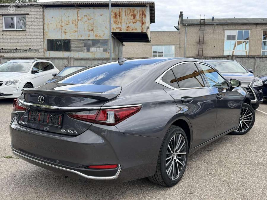 Pelēks Lexus ES 300 H 2023 Viļņa, ar dzinēja tilpumu 2.49 L un nobraukumu 93 tūkst. km par 34600 €, foto 10 vietnē AUTOMOTO.COM.LV