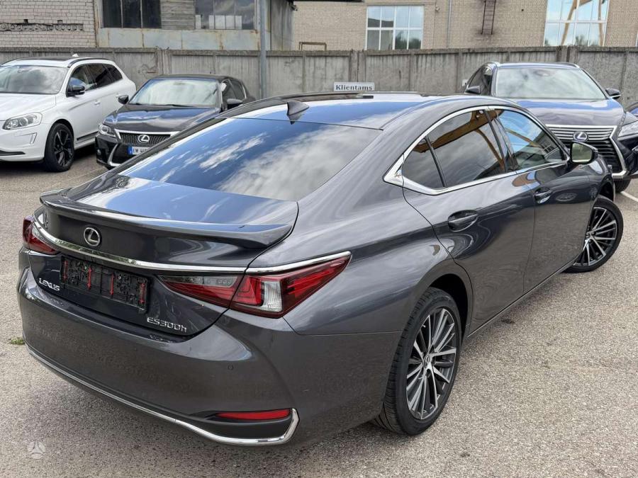 Pelēks Lexus ES 300 H 2023 Viļņa, ar dzinēja tilpumu 2.49 L un nobraukumu 93 tūkst. km par 34600 €, foto 11 vietnē AUTOMOTO.COM.LV