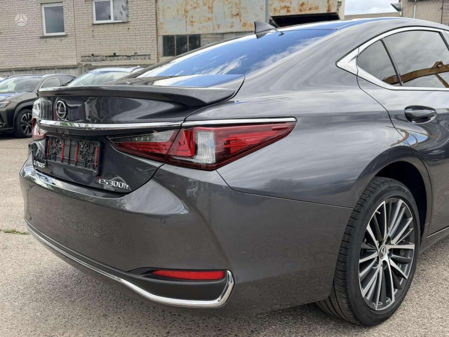 Pelēks Lexus ES 300 H 2023 Viļņa, ar dzinēja tilpumu 2.49 L un nobraukumu 93 tūkst. km par 34600 €, foto 12 vietnē AUTOMOTO.COM.LV