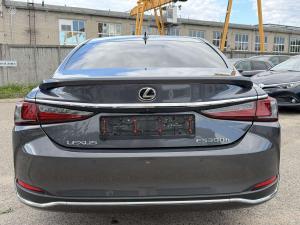 Pelēks Lexus ES 300 H 2023 Viļņa, ar dzinēja tilpumu 2.49 L un nobraukumu 93 tūkst. km par 34600 €, foto 13 vietnē AUTOMOTO.COM.LV