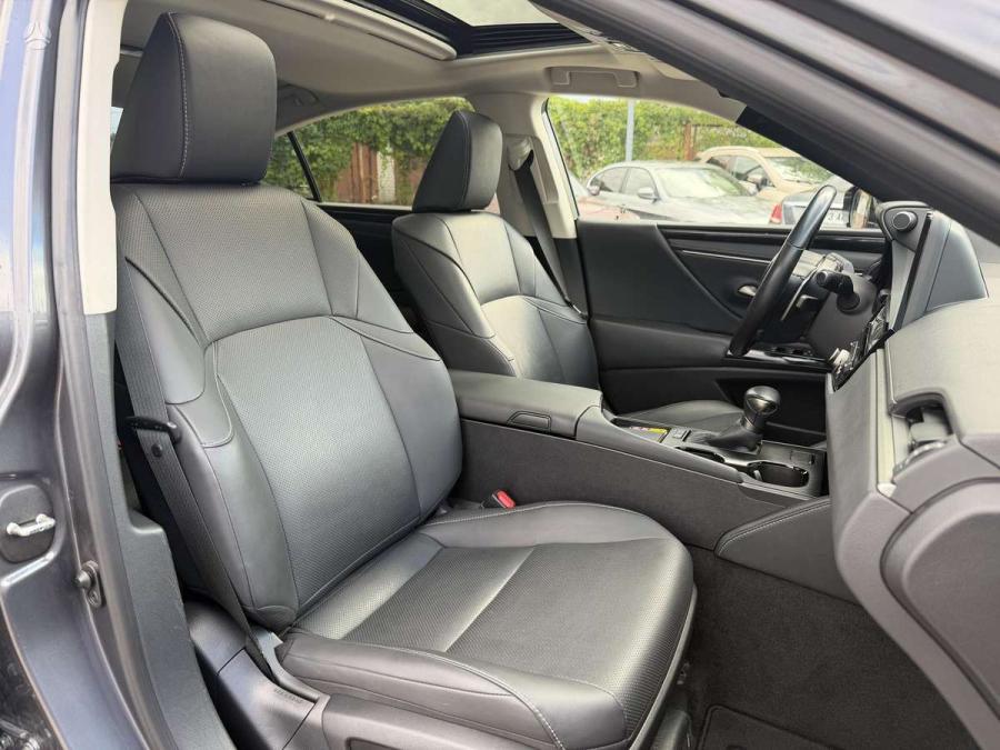Pelēks Lexus ES 300 H 2023 Viļņa, ar dzinēja tilpumu 2.49 L un nobraukumu 93 tūkst. km par 34600 €, foto 25 vietnē AUTOMOTO.COM.LV