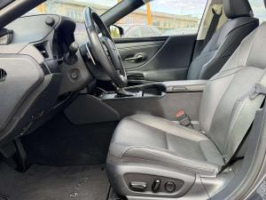 Pelēks Lexus ES 300 H 2023 Viļņa, ar dzinēja tilpumu 2.49 L un nobraukumu 93 tūkst. km par 34600 €, foto 27 vietnē AUTOMOTO.COM.LV