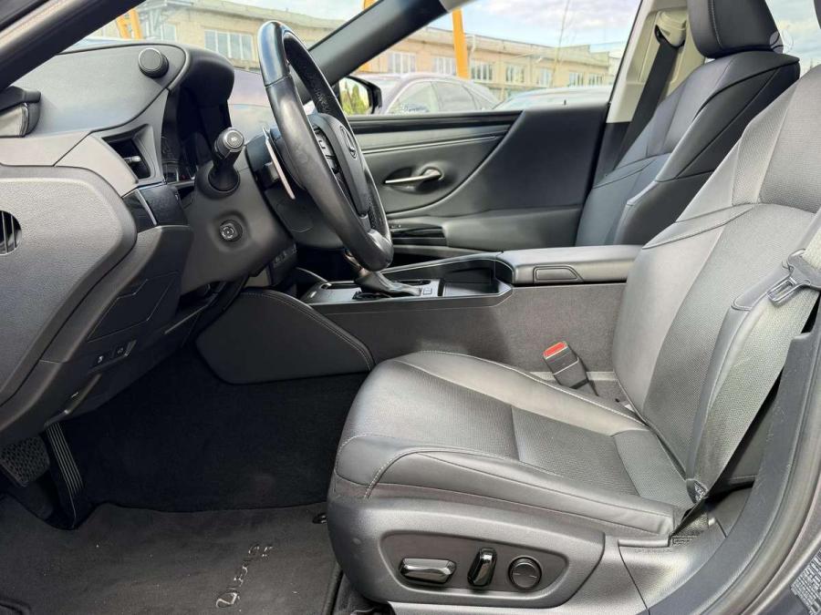 Pelēks Lexus ES 300 H 2023 Viļņa, ar dzinēja tilpumu 2.49 L un nobraukumu 93 tūkst. km par 34600 €, foto 27 vietnē AUTOMOTO.COM.LV