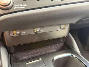 Pelēks Lexus ES 300 H 2023 Viļņa, ar dzinēja tilpumu 2.49 L un nobraukumu 93 tūkst. km par 34600 €, foto 30 vietnē AUTOMOTO.COM.LV