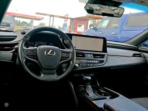 Grey Lexus ES 300 H 2023 in Vilnius, with an engine capacity of 2.49 L and mileage of 94 thousand km for 33900 €, photo 5 on AUTOMOTO.COM.LV