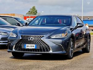 Grey Lexus ES 300 H 2023 in Vilnius, with an engine capacity of 2.49 L and mileage of 94 thousand km for 33900 €, photo 7 on AUTOMOTO.COM.LV
