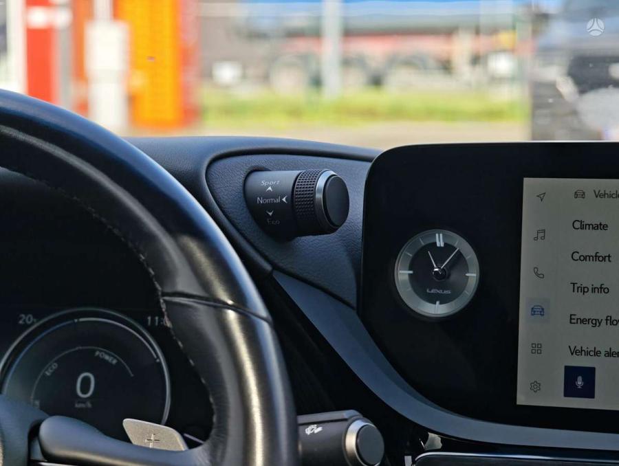 Grey Lexus ES 300 H 2023 in Vilnius, with an engine capacity of 2.49 L and mileage of 94 thousand km for 33900 €, photo 18 on AUTOMOTO.COM.LV