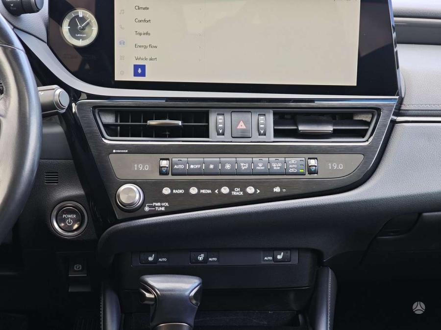 Grey Lexus ES 300 H 2023 in Vilnius, with an engine capacity of 2.49 L and mileage of 94 thousand km for 33900 €, photo 20 on AUTOMOTO.COM.LV