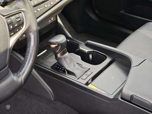Grey Lexus ES 300 H 2023 in Vilnius, with an engine capacity of 2.49 L and mileage of 94 thousand km for 33900 €, photo 21 on AUTOMOTO.COM.LV