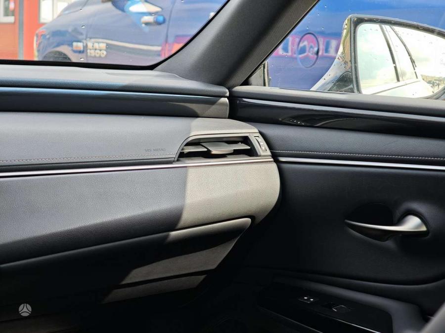 Grey Lexus ES 300 H 2023 in Vilnius, with an engine capacity of 2.49 L and mileage of 94 thousand km for 33900 €, photo 22 on AUTOMOTO.COM.LV