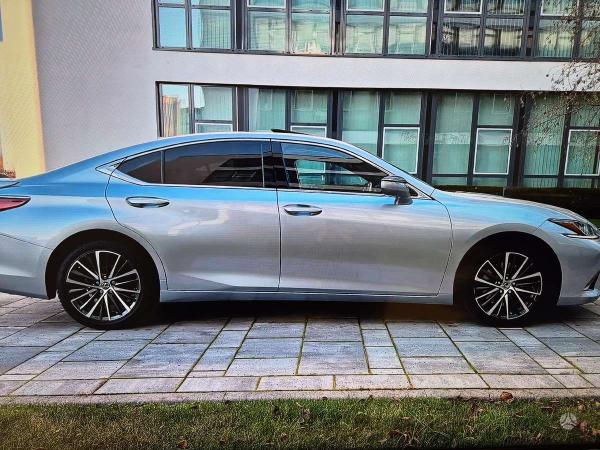 Grey Lexus ES 300 H 2024 in Vilnius, with an engine capacity of 2.49 L and mileage of 115 thousand km for 34499 €, photo 6 on AUTOMOTO.COM.LV