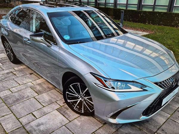 Grey Lexus ES 300 H 2024 in Vilnius, with an engine capacity of 2.49 L and mileage of 115 thousand km for 34499 €, photo 8 on AUTOMOTO.COM.LV