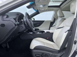 Pelēks Lexus ES 300 H 2024 Viļņa, ar dzinēja tilpumu 2.49 L un nobraukumu 34 tūkst. km par 39900 €, foto 15 vietnē AUTOMOTO.COM.LV