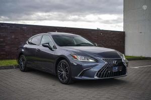 Pelēks Lexus ES 300 H 2024 Marijampole, ar dzinēja tilpumu 2.49 L un nobraukumu 190 tūkst. km par 29950 €, foto  vietnē AUTOMOTO.COM.LV