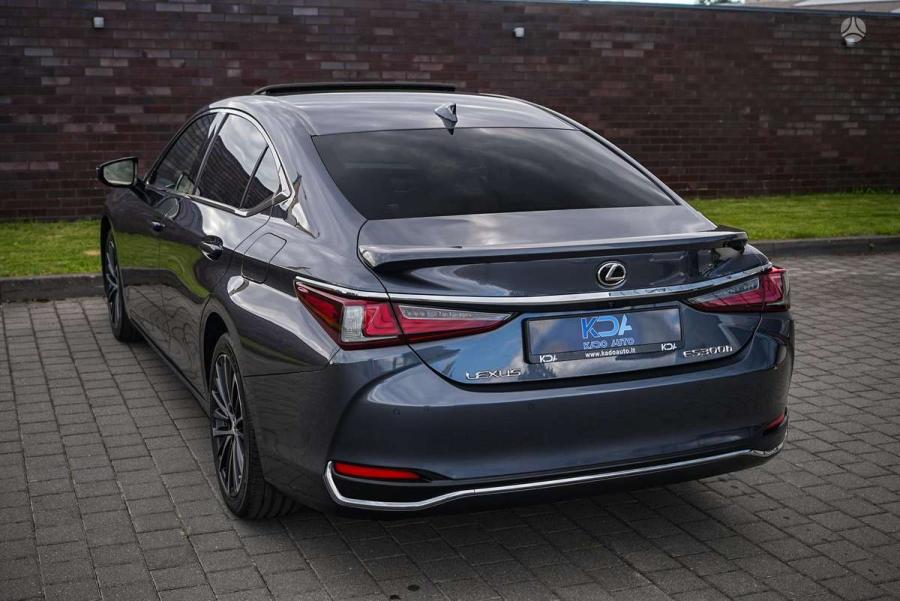 Grey Lexus ES 300 H 2024 in Marijampole, with an engine capacity of 2.49 L and mileage of 190 thousand km for 29950 €, photo 11 on AUTOMOTO.COM.LV