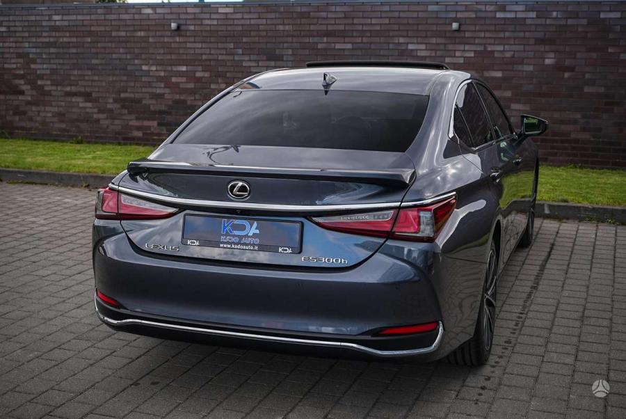 Grey Lexus ES 300 H 2024 in Marijampole, with an engine capacity of 2.49 L and mileage of 190 thousand km for 29950 €, photo 13 on AUTOMOTO.COM.LV