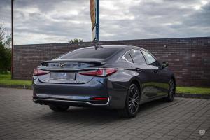 Grey Lexus ES 300 H 2024 in Marijampole, with an engine capacity of 2.49 L and mileage of 190 thousand km for 29950 €, photo 14 on AUTOMOTO.COM.LV