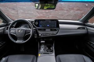 Grey Lexus ES 300 H 2024 in Marijampole, with an engine capacity of 2.49 L and mileage of 190 thousand km for 29950 €, photo 17 on AUTOMOTO.COM.LV
