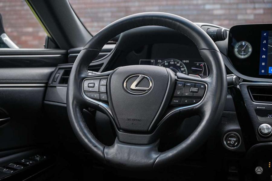 Grey Lexus ES 300 H 2024 in Marijampole, with an engine capacity of 2.49 L and mileage of 190 thousand km for 29950 €, photo 19 on AUTOMOTO.COM.LV