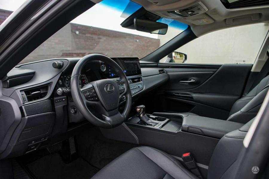 Grey Lexus ES 300 H 2024 in Marijampole, with an engine capacity of 2.49 L and mileage of 190 thousand km for 29950 €, photo 31 on AUTOMOTO.COM.LV