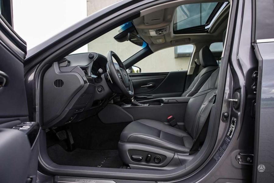 Grey Lexus ES 300 H 2024 in Marijampole, with an engine capacity of 2.49 L and mileage of 190 thousand km for 29950 €, photo 32 on AUTOMOTO.COM.LV