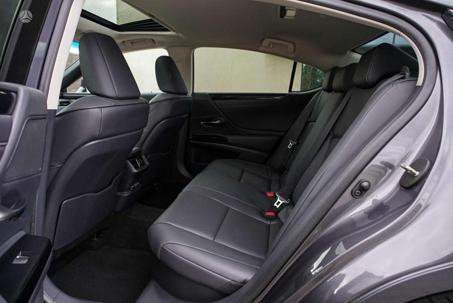 Grey Lexus ES 300 H 2024 in Marijampole, with an engine capacity of 2.49 L and mileage of 190 thousand km for 29950 €, photo 40 on AUTOMOTO.COM.LV
