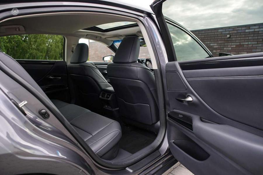 Grey Lexus ES 300 H 2024 in Marijampole, with an engine capacity of 2.49 L and mileage of 190 thousand km for 29950 €, photo 41 on AUTOMOTO.COM.LV