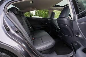 Grey Lexus ES 300 H 2024 in Marijampole, with an engine capacity of 2.49 L and mileage of 190 thousand km for 29950 €, photo 42 on AUTOMOTO.COM.LV