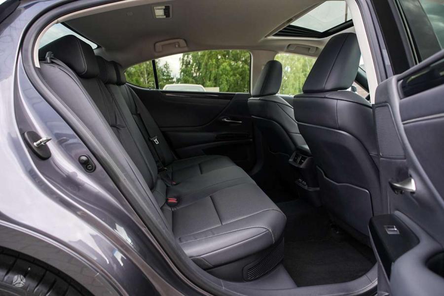 Grey Lexus ES 300 H 2024 in Marijampole, with an engine capacity of 2.49 L and mileage of 190 thousand km for 29950 €, photo 42 on AUTOMOTO.COM.LV