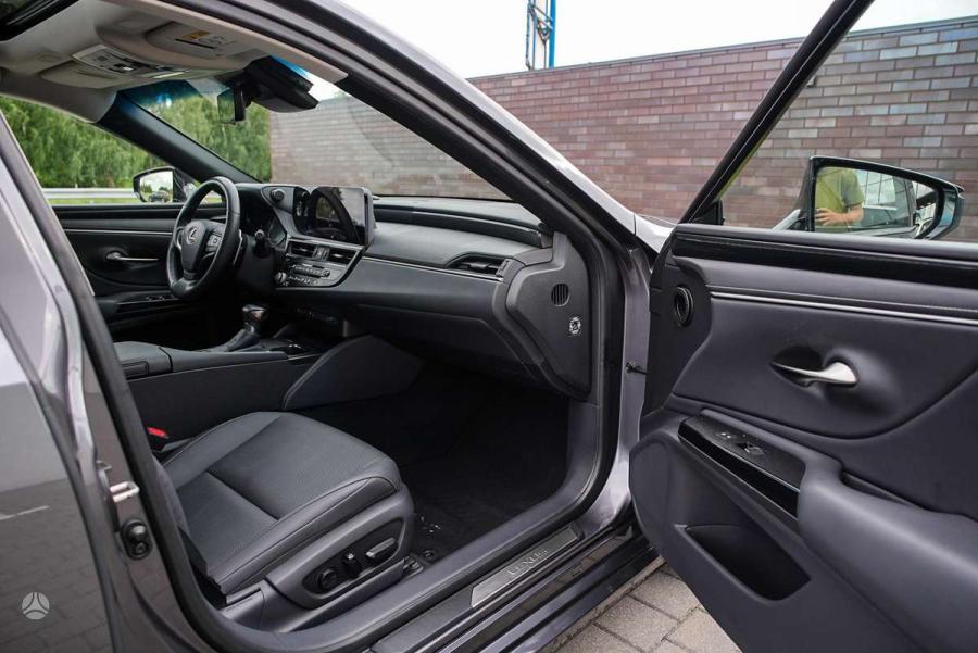 Grey Lexus ES 300 H 2024 in Marijampole, with an engine capacity of 2.49 L and mileage of 190 thousand km for 29950 €, photo 43 on AUTOMOTO.COM.LV